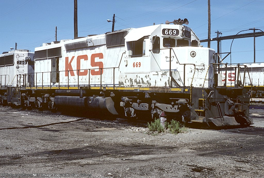 KCS SD40-2 669
